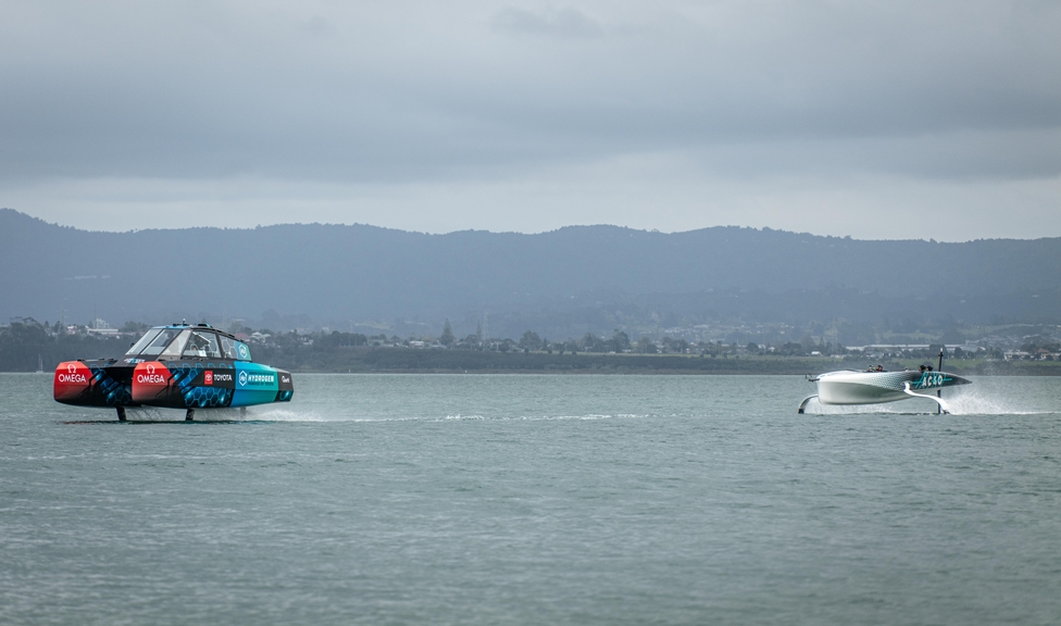 EXCITING NEW AC40 IS TOW TESTED BEHIND HYDROGEN POWERED CHASE ZERO ...